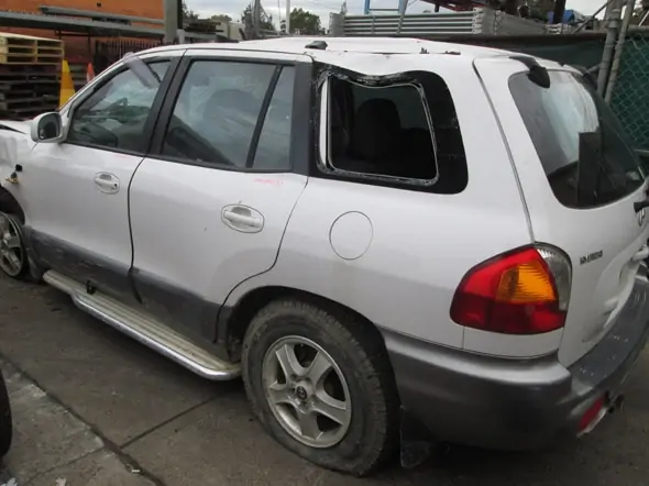 Hyundai Santa Fe I 2.7i -SA- White. Wrecking in Sydney | New Model Wreckers