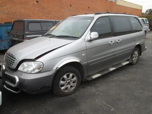 Kia Carnival II 2.5i -A- Silver. Kia Carnival parts | New Model Wreckers