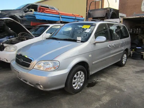 Kia Carnival II 2.5i -M- Silver. Kia to be wrecked. | New Model Wreckers
