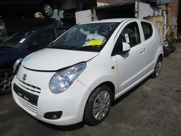 Suzuki Alto 1.0i -A- White. Alto wreckers | New Model Wreckers