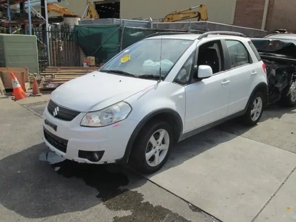 Suzuki SX-4 5DR HB 2.0i -M- AWD White. SX-4 second hand car parts | New ...